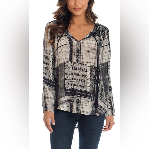 Tolani | Tops | Tolani Janessa Top | Poshmark